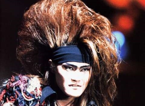 TOSHI（X JAPAN）の学歴と経歴｜出身は安房高校！大学や中学校の偏差値と若い頃のかっこいい画像 | 芸能人の学歴や有名人の高校・大学 ...